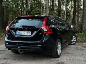 Black Volvo V60 2012 in Riga, with an engine capacity of 2.00 L and mileage of 0 thousand km for 3700 €, photo 9 on AUTOMOTO.COM.LV
