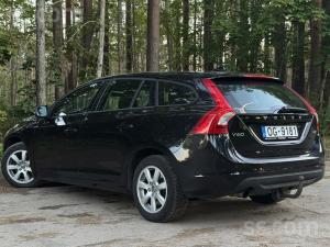Black Volvo V60 2012 in Riga, with an engine capacity of 2.00 L and mileage of 0 thousand km for 3700 €, photo 10 on AUTOMOTO.COM.LV