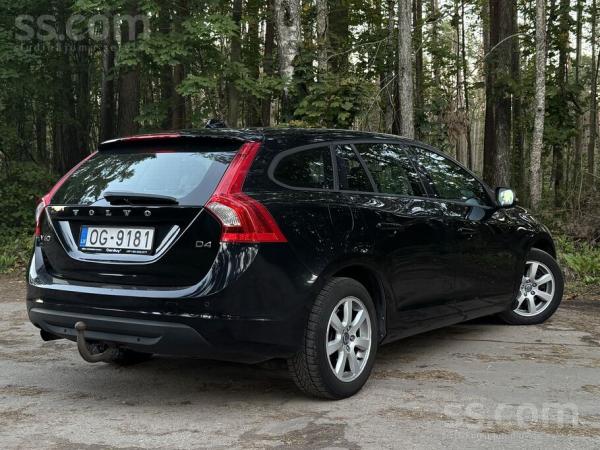 Volvo V60 2012 in Riga on AUTOMOTO.COM.LV Black Volvo V60 2012 in Riga, with an engine capacity of 2.00 L and mileage of 0 thousand km for 3700 €, photo 11 on AUTOMOTO.COM.LV