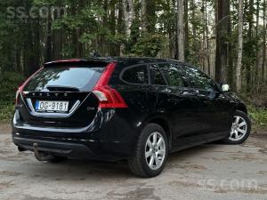 Black Volvo V60 2012 in Riga, with an engine capacity of 2.00 L and mileage of 0 thousand km for 3700 €, photo 11 on AUTOMOTO.COM.LV