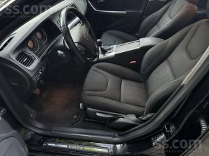 Black Volvo V60 2012 in Riga, with an engine capacity of 2.00 L and mileage of 0 thousand km for 3700 €, photo 14 on AUTOMOTO.COM.LV