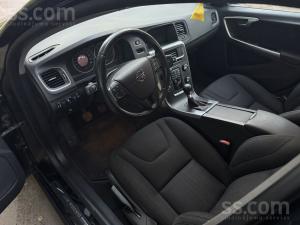 Black Volvo V60 2012 in Riga, with an engine capacity of 2.00 L and mileage of 0 thousand km for 3700 €, photo 15 on AUTOMOTO.COM.LV