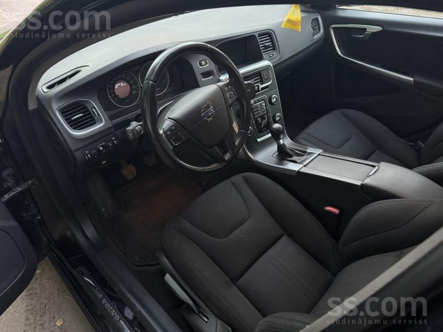Black Volvo V60 2012 in Riga, with an engine capacity of 2.00 L and mileage of 0 thousand km for 3700 €, photo 15 on AUTOMOTO.COM.LV