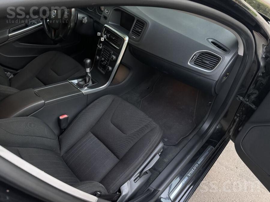 Black Volvo V60 2012 in Riga, with an engine capacity of 2.00 L and mileage of 0 thousand km for 3700 €, photo 18 on AUTOMOTO.COM.LV