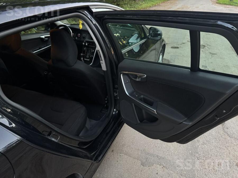Black Volvo V60 2012 in Riga, with an engine capacity of 2.00 L and mileage of 0 thousand km for 3700 €, photo 19 on AUTOMOTO.COM.LV