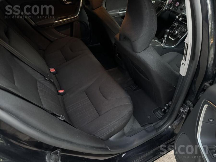 Black Volvo V60 2012 in Riga, with an engine capacity of 2.00 L and mileage of 0 thousand km for 3700 €, photo 20 on AUTOMOTO.COM.LV