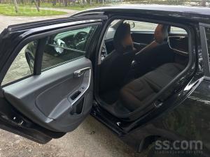 Black Volvo V60 2012 in Riga, with an engine capacity of 2.00 L and mileage of 0 thousand km for 3700 €, photo 21 on AUTOMOTO.COM.LV