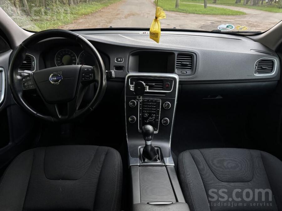 Black Volvo V60 2012 in Riga, with an engine capacity of 2.00 L and mileage of 0 thousand km for 3700 €, photo 23 on AUTOMOTO.COM.LV