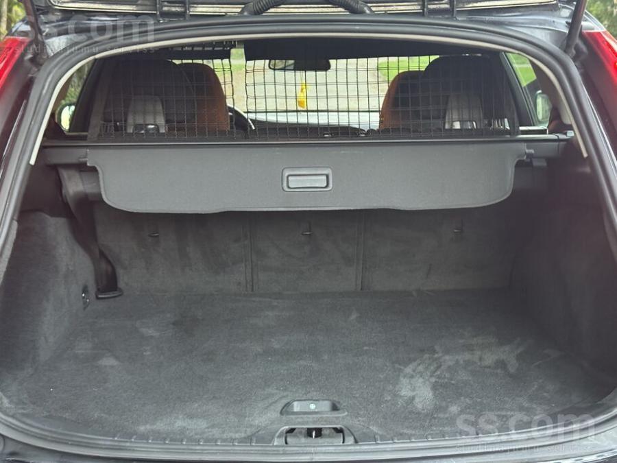 Black Volvo V60 2012 in Riga, with an engine capacity of 2.00 L and mileage of 0 thousand km for 3700 €, photo 26 on AUTOMOTO.COM.LV