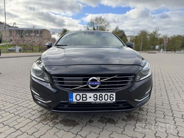 Black Volvo V60 2013 in Kuldiga, with an engine capacity of 2.40 L and mileage of 298 thousand km for 8450 €, photo 2 on AUTOMOTO.COM.LV