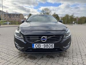 Black Volvo V60 2013 in Kuldiga, with an engine capacity of 2.40 L and mileage of 298 thousand km for 8450 €, photo 2 on AUTOMOTO.COM.LV