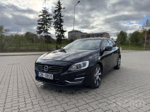 Black Volvo V60 2013 in Kuldiga, with an engine capacity of 2.40 L and mileage of 298 thousand km for 8450 €, photo 3 on AUTOMOTO.COM.LV