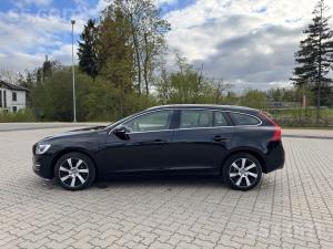 Black Volvo V60 2013 in Kuldiga, with an engine capacity of 2.40 L and mileage of 298 thousand km for 8450 €, photo 4 on AUTOMOTO.COM.LV