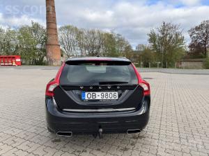 Black Volvo V60 2013 in Kuldiga, with an engine capacity of 2.40 L and mileage of 298 thousand km for 8450 €, photo 7 on AUTOMOTO.COM.LV