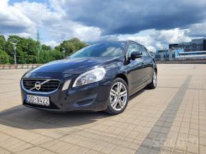 Black Volvo V60 2013 in Riga, with an engine capacity of 1.60 L and mileage of 298 thousand km for 8500 €, photo 1 on AUTOMOTO.COM.LV
