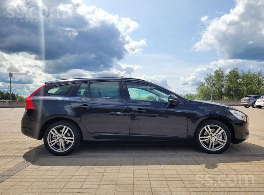 Black Volvo V60 2013 in Riga, with an engine capacity of 1.60 L and mileage of 298 thousand km for 8500 €, photo 6 on AUTOMOTO.COM.LV