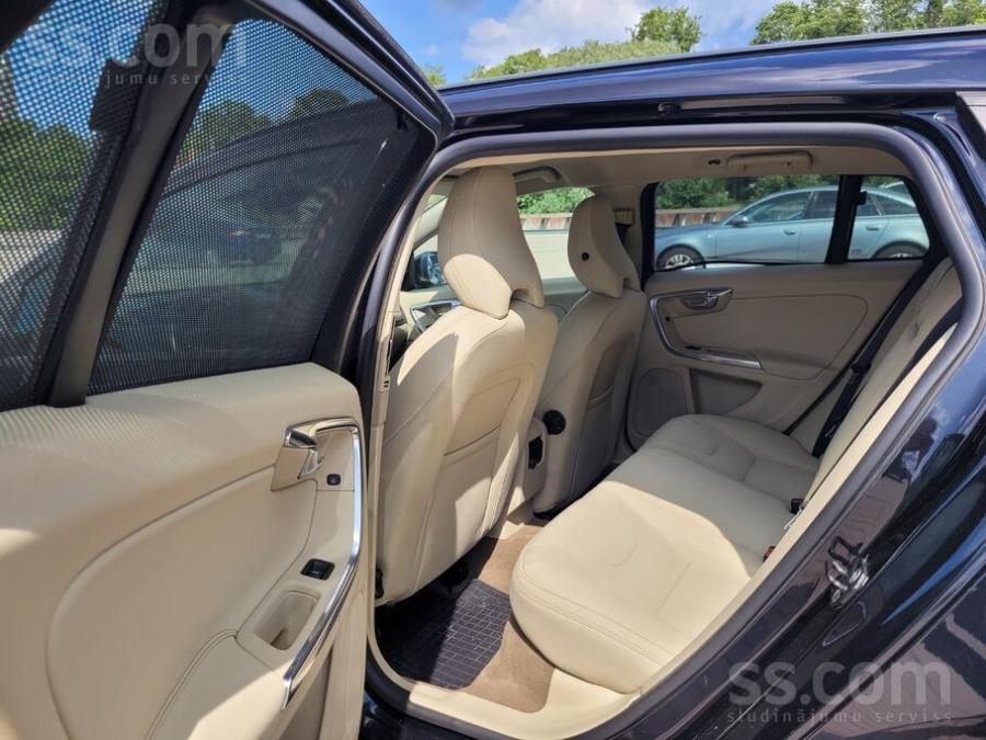 Black Volvo V60 2013 in Riga, with an engine capacity of 1.60 L and mileage of 298 thousand km for 6600 €, photo 16 on AUTOMOTO.COM.LV