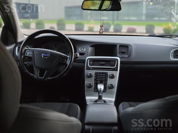 Black Volvo V60 2013 in Riga, with an engine capacity of 2.00 L and mileage of 272 thousand km for 5700 €, photo 11 on AUTOMOTO.COM.LV