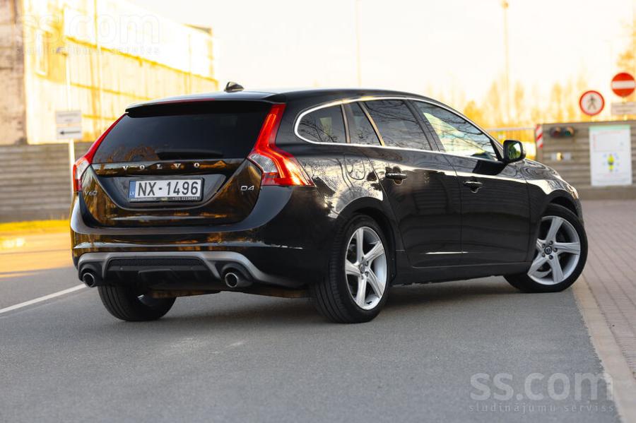 Melns Volvo V60 2013 Jelgava, ar dzinēja tilpumu 2.00 L un nobraukumu 254 tūkst. km par 9300 €, foto 5 vietnē AUTOMOTO.COM.LV