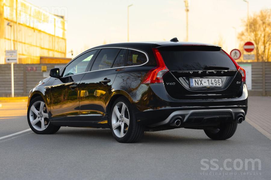 Melns Volvo V60 2013 Jelgava, ar dzinēja tilpumu 2.00 L un nobraukumu 254 tūkst. km par 9300 €, foto 6 vietnē AUTOMOTO.COM.LV