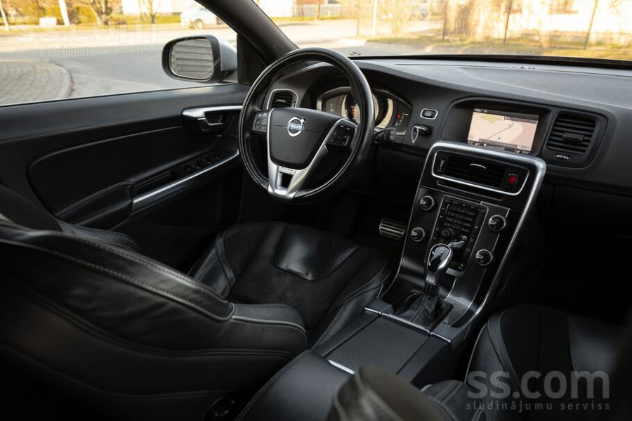 Melns Volvo V60 2013 Jelgava, ar dzinēja tilpumu 2.00 L un nobraukumu 254 tūkst. km par 9300 €, foto 7 vietnē AUTOMOTO.COM.LV
