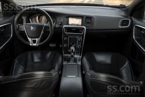 Melns Volvo V60 2013 Jelgava, ar dzinēja tilpumu 2.00 L un nobraukumu 254 tūkst. km par 9300 €, foto 9 vietnē AUTOMOTO.COM.LV