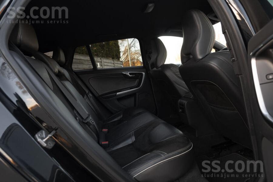 Melns Volvo V60 2013 Jelgava, ar dzinēja tilpumu 2.00 L un nobraukumu 254 tūkst. km par 9300 €, foto 16 vietnē AUTOMOTO.COM.LV