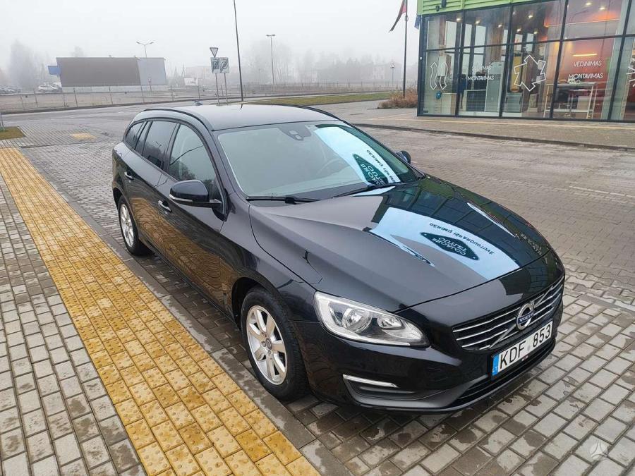 Melns Volvo V60 2013 Viļņa, ar dzinēja tilpumu 1.56 L un nobraukumu 282 tūkst. km par 5600 €, foto 1 vietnē AUTOMOTO.COM.LV