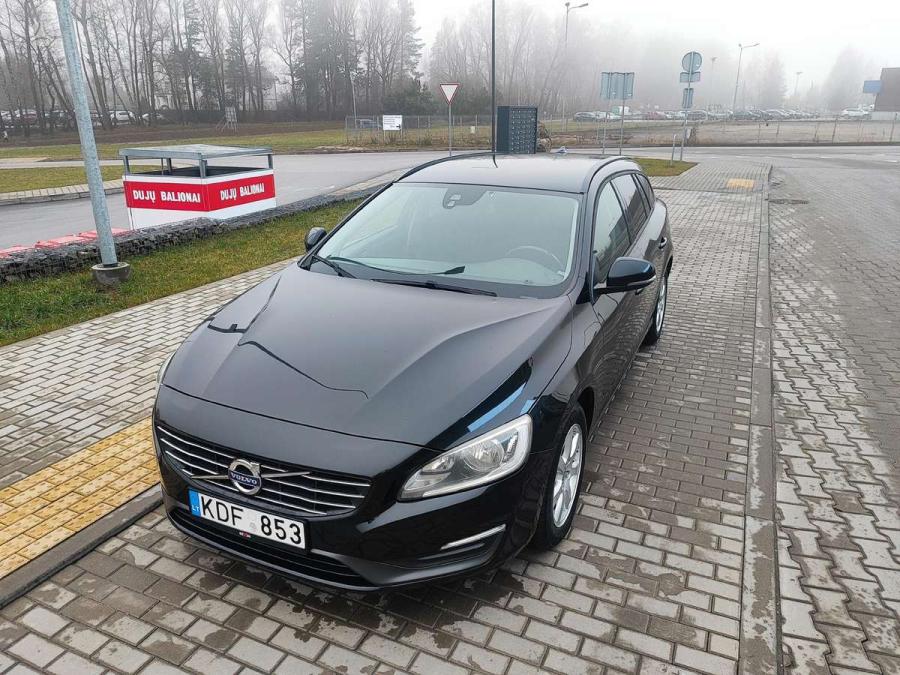 Melns Volvo V60 2013 Viļņa, ar dzinēja tilpumu 1.56 L un nobraukumu 282 tūkst. km par 5600 €, foto 2 vietnē AUTOMOTO.COM.LV