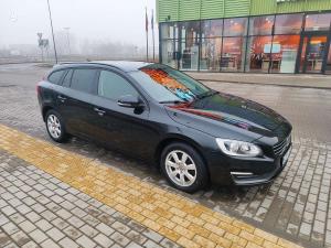 Melns Volvo V60 2013 Viļņa, ar dzinēja tilpumu 1.56 L un nobraukumu 282 tūkst. km par 5600 €, foto 4 vietnē AUTOMOTO.COM.LV
