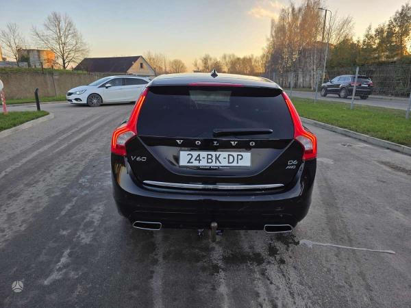 Black Volvo V60 2013 in Kretinga, with an engine capacity of 2.40 L and mileage of 290 thousand km for 4900 €, photo 5 on AUTOMOTO.COM.LV