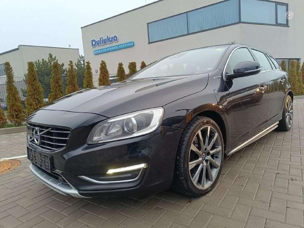 Black Volvo V60 2013 in Kaunas, with an engine capacity of 2.40 L and mileage of 245 thousand km for 7950 €, photo 2 on AUTOMOTO.COM.LV