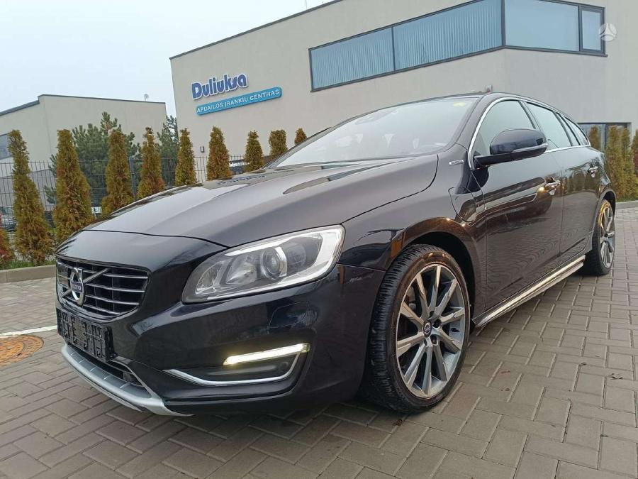 Melns Volvo V60 2013 Kauņa, ar dzinēja tilpumu 2.40 L un nobraukumu 245 tūkst. km par 7950 €, foto 2 vietnē AUTOMOTO.COM.LV