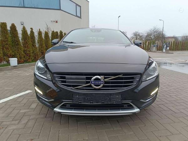 Black Volvo V60 2013 in Kaunas, with an engine capacity of 2.40 L and mileage of 245 thousand km for 7950 €, photo 5 on AUTOMOTO.COM.LV