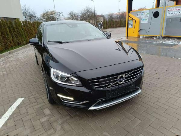 Black Volvo V60 2013 in Kaunas, with an engine capacity of 2.40 L and mileage of 245 thousand km for 7950 €, photo 6 on AUTOMOTO.COM.LV