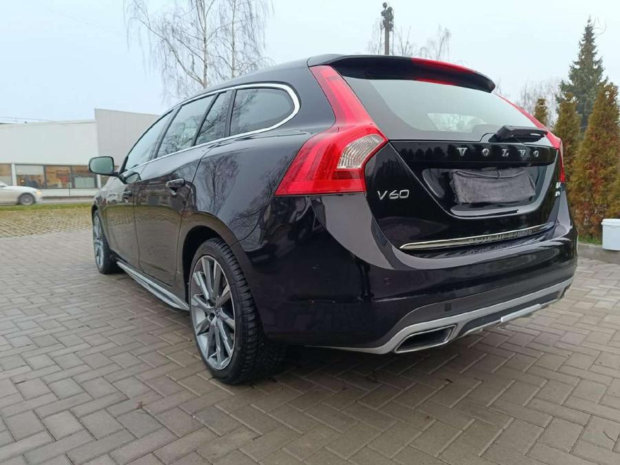 Melns Volvo V60 2013 Kauņa, ar dzinēja tilpumu 2.40 L un nobraukumu 245 tūkst. km par 7950 €, foto 10 vietnē AUTOMOTO.COM.LV