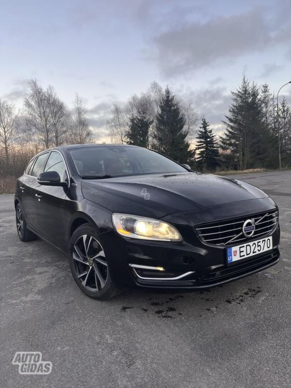 Black Volvo V60 2013 in Klaipeda, with an engine capacity of 2.40 L and mileage of 325 thousand km for 8999 €, photo 1 on AUTOMOTO.COM.LV