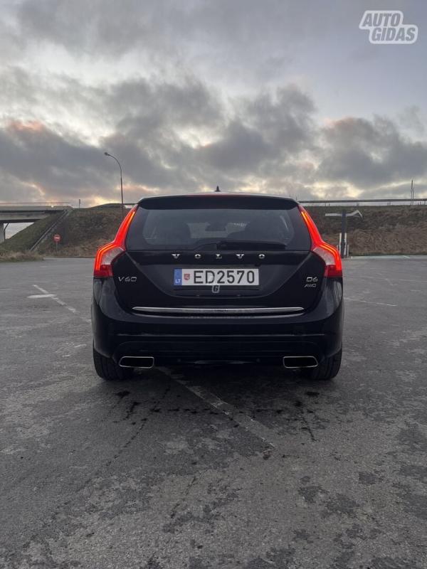 Black Volvo V60 2013 in Klaipeda, with an engine capacity of 2.40 L and mileage of 325 thousand km for 8999 €, photo 6 on AUTOMOTO.COM.LV