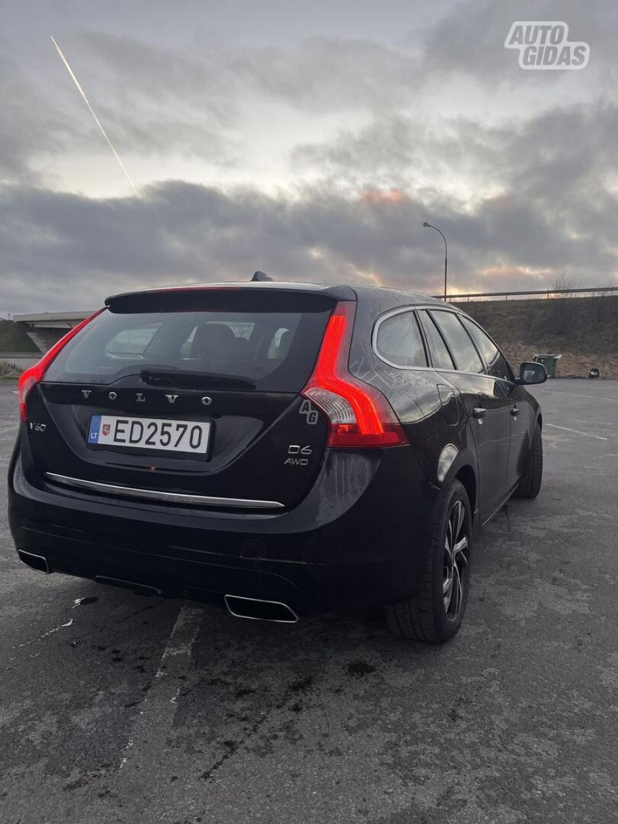 Melns Volvo V60 2013 Klaipėda, ar dzinēja tilpumu 2.40 L un nobraukumu 325 tūkst. km par 7500 €, foto 4 vietnē AUTOMOTO.COM.LV