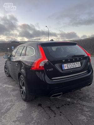 Melns Volvo V60 2013 Klaipėda, ar dzinēja tilpumu 2.40 L un nobraukumu 325 tūkst. km par 7500 €, foto 5 vietnē AUTOMOTO.COM.LV