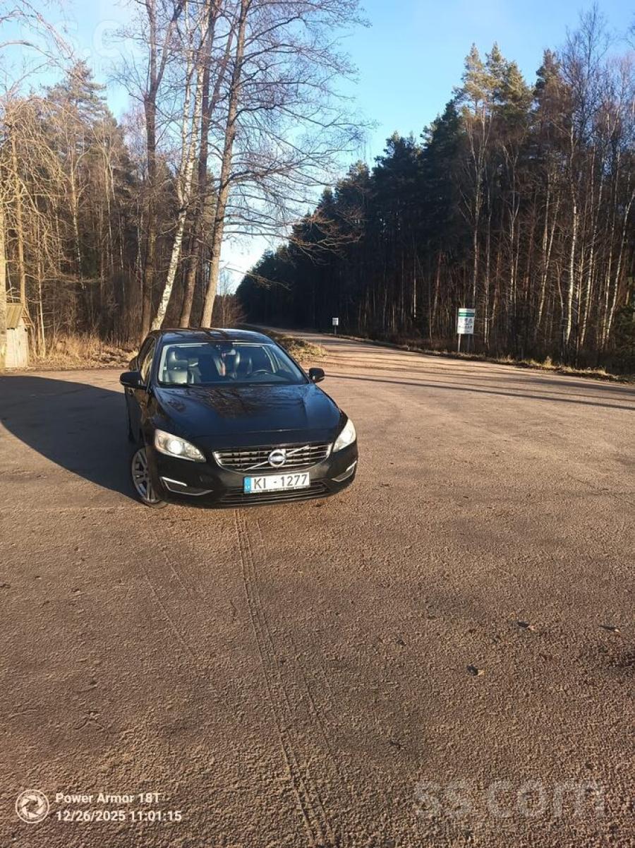 Black Volvo V60 2013 in Jelgava, with an engine capacity of 2.40 L and mileage of 462 thousand km for 5400 €, photo 1 on AUTOMOTO.COM.LV
