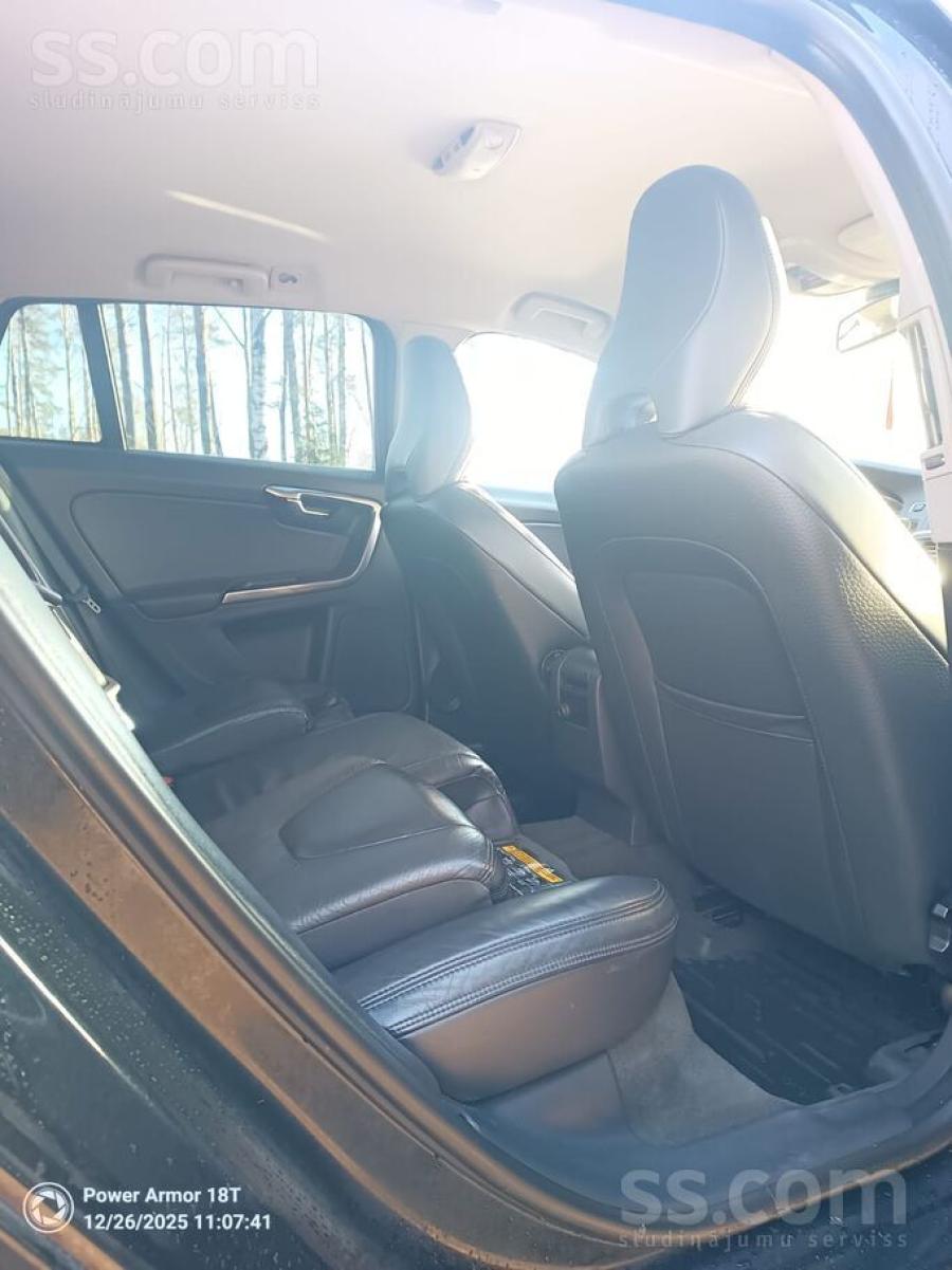 Black Volvo V60 2013 in Jelgava, with an engine capacity of 2.40 L and mileage of 462 thousand km for 5400 €, photo 10 on AUTOMOTO.COM.LV