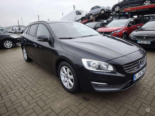 Black Volvo V60 2013 in Taurage, with an engine capacity of 2.40 L and mileage of 191 thousand km for 7800 €, photo 4 on AUTOMOTO.COM.LV
