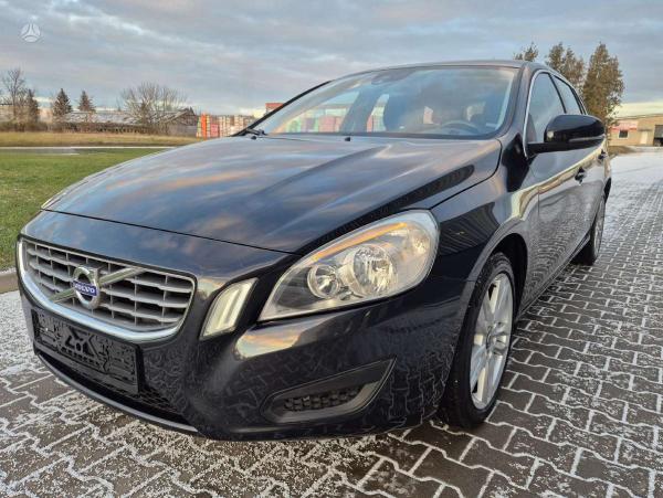 Melns Volvo V60 2013 Panevēža, ar dzinēja tilpumu 1.98 L un nobraukumu 225 tūkst. km par 4999 €, foto 1 vietnē AUTOMOTO.COM.LV