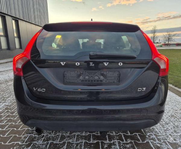 Melns Volvo V60 2013 Panevēža, ar dzinēja tilpumu 1.98 L un nobraukumu 225 tūkst. km par 4999 €, foto 4 vietnē AUTOMOTO.COM.LV