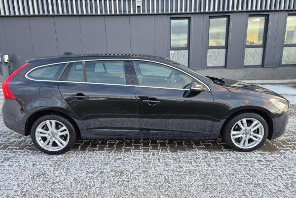 Melns Volvo V60 2013 Panevēža, ar dzinēja tilpumu 1.98 L un nobraukumu 225 tūkst. km par 4999 €, foto 6 vietnē AUTOMOTO.COM.LV