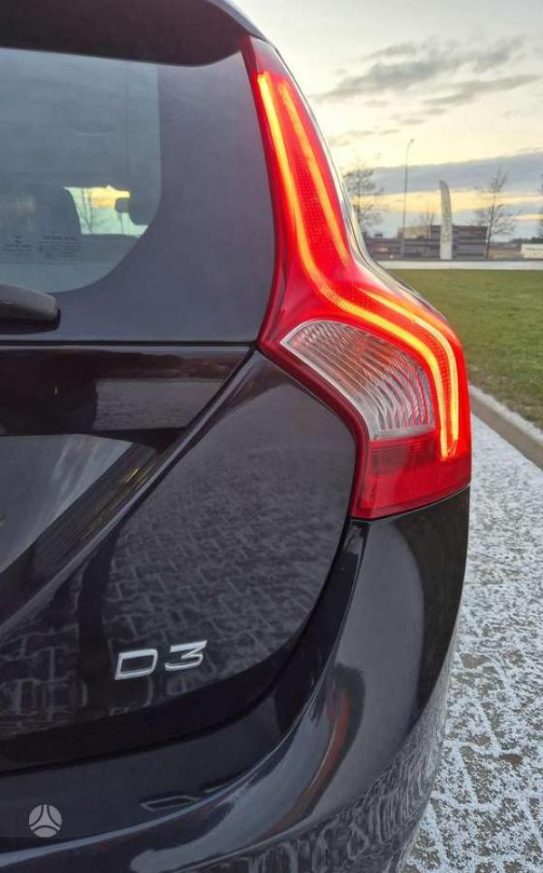Melns Volvo V60 2013 Panevēža, ar dzinēja tilpumu 1.98 L un nobraukumu 225 tūkst. km par 4999 €, foto 9 vietnē AUTOMOTO.COM.LV