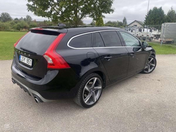 Melns Volvo V60 2013 Šauļi, ar dzinēja tilpumu 1.98 L un nobraukumu 277 tūkst. km par 8999 €, foto 4 vietnē AUTOMOTO.COM.LV