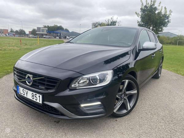 Melns Volvo V60 2013 Šauļi, ar dzinēja tilpumu 1.98 L un nobraukumu 277 tūkst. km par 8999 €, foto 7 vietnē AUTOMOTO.COM.LV