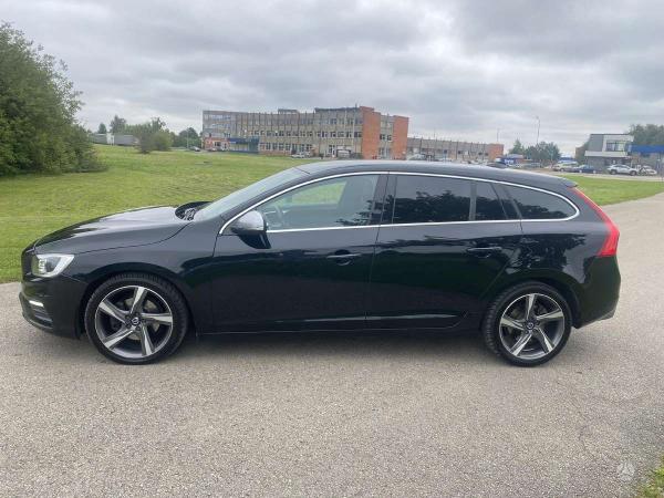 Melns Volvo V60 2013 Šauļi, ar dzinēja tilpumu 1.98 L un nobraukumu 277 tūkst. km par 8999 €, foto 9 vietnē AUTOMOTO.COM.LV